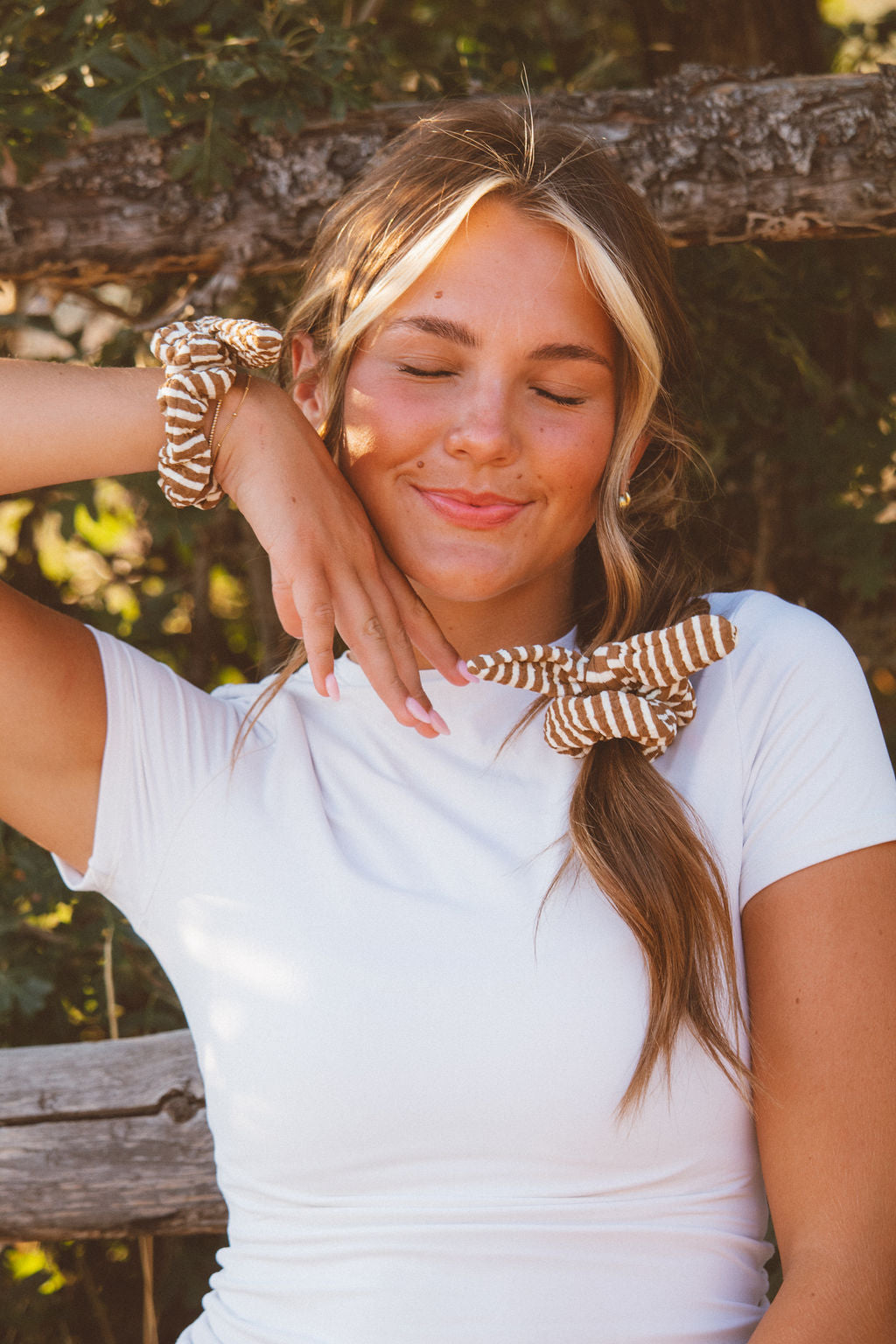 Brown Striped Bow Scrunchie – ANDI