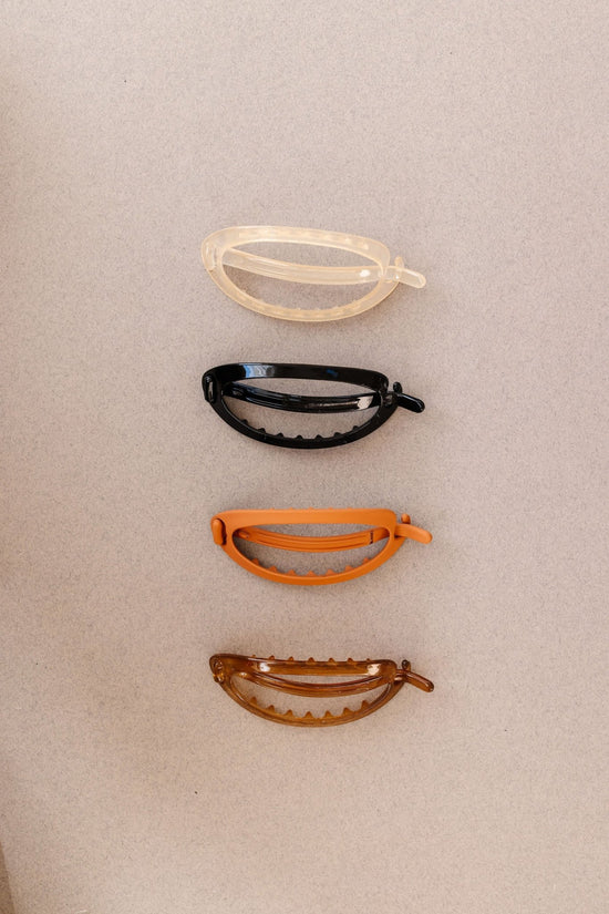 Cutout Oval Clip – ANDI
