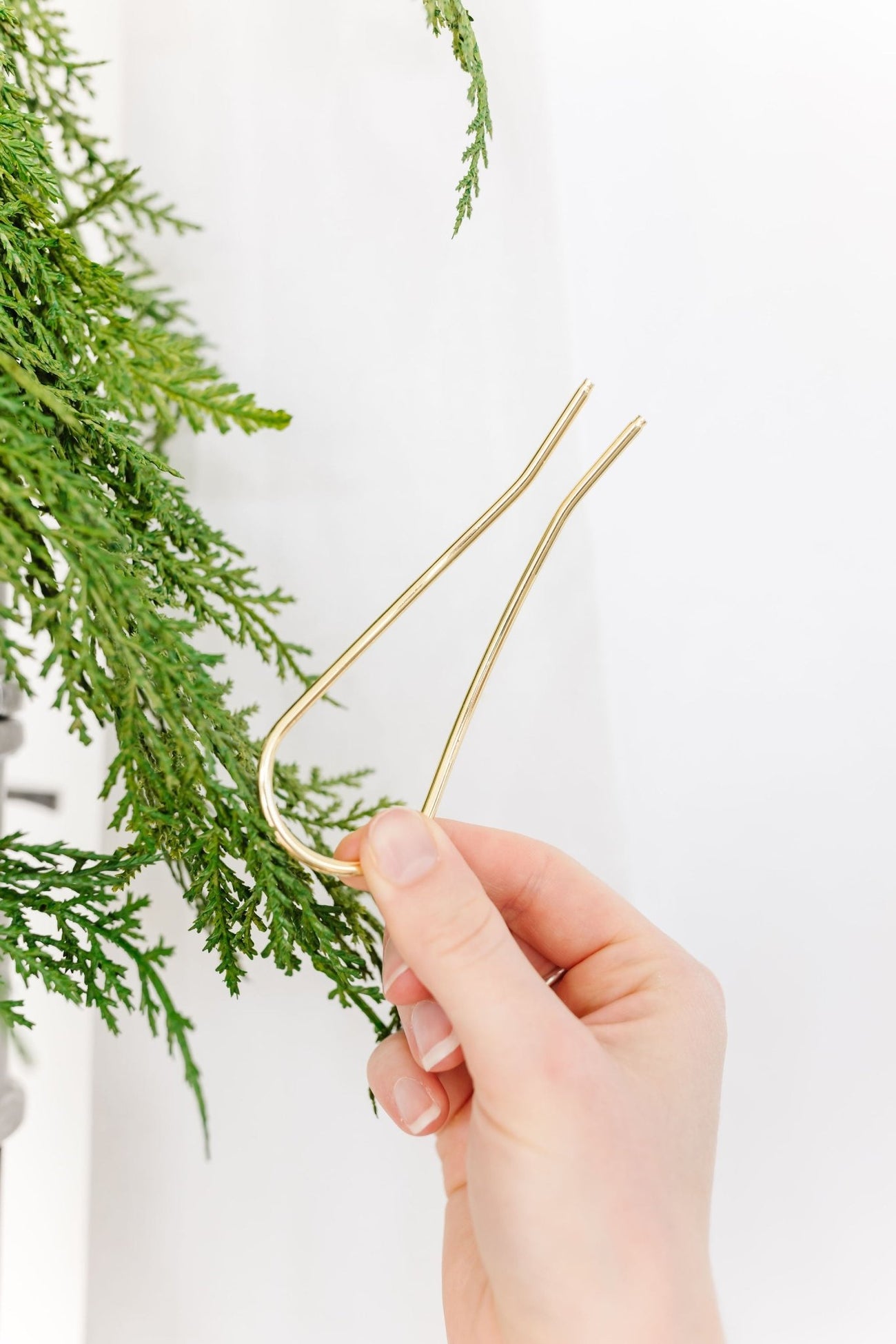 Simple Gold U-Shape Pin – ANDI